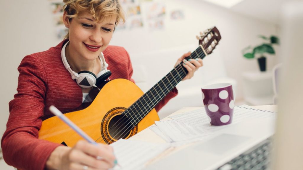 15 Successful Independent Artists and How They Grew To Mega Success