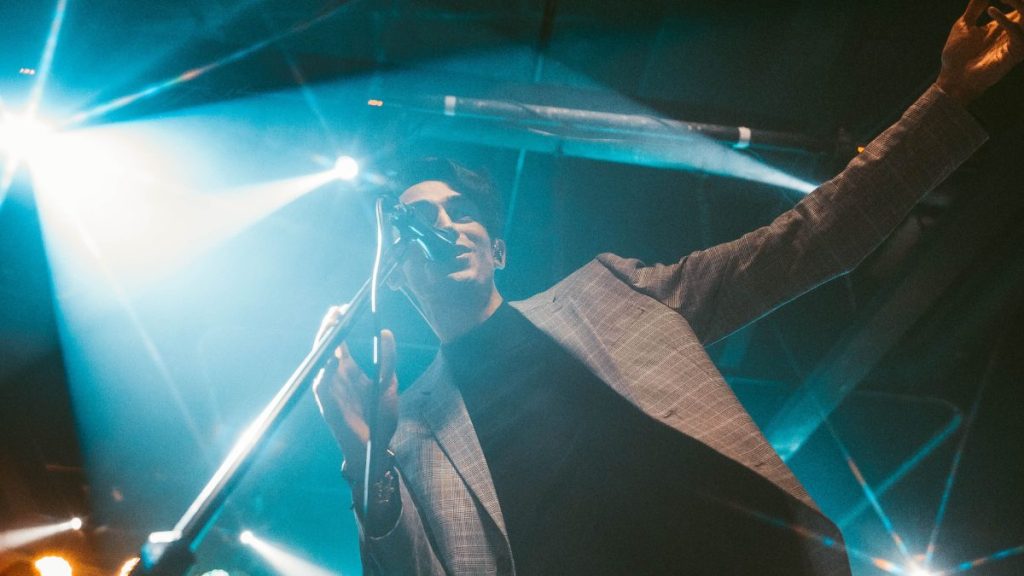 How to Write a Music Review Like Pitchfork | Tunepical